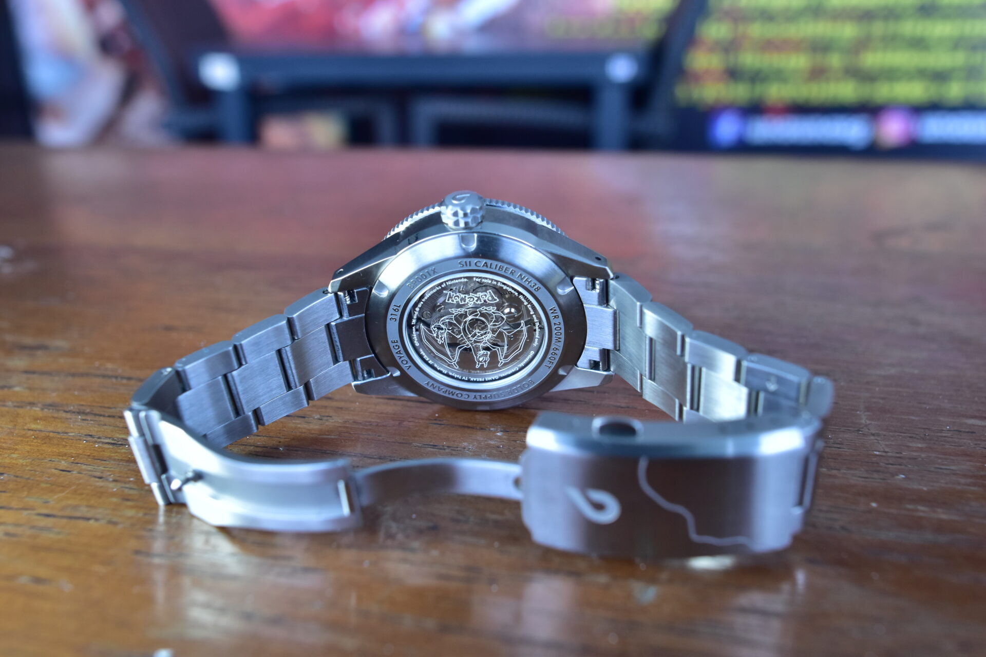 BOLDR Charizard Pokemon Watch Review - Wah So Shiok